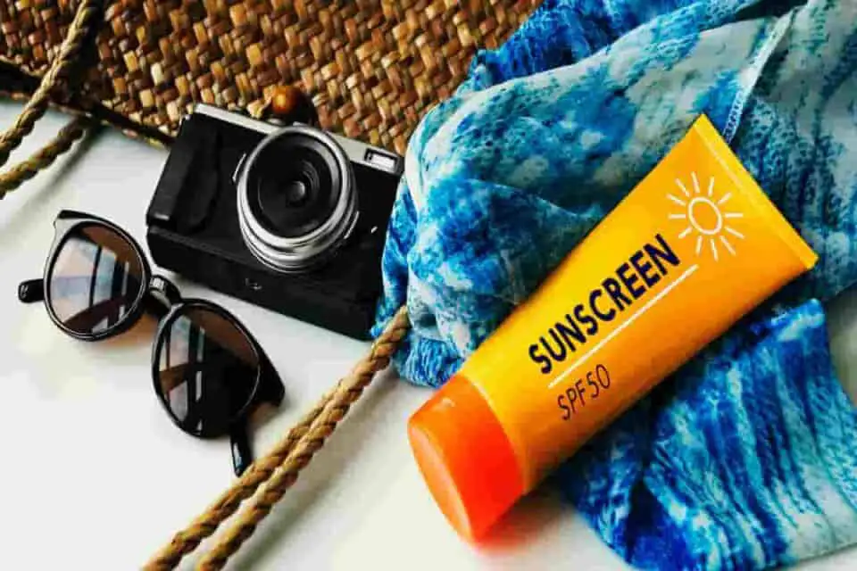 11 Beach Travel Essentials To Pack - Minimalist Approach [Plus Packing ...