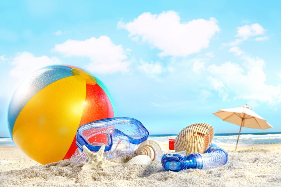 What Fun Activities Do People Do At The Beach? [Surprising] Games ...