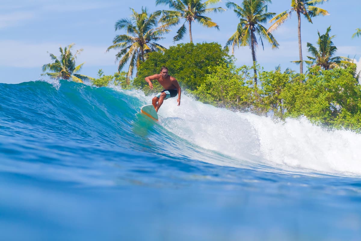 Island Surf Spots | The 7 Best Beaches For Riding Waves | Brightswirl.com